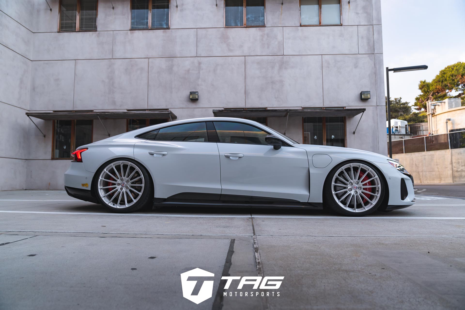 NEW WHEELS!! - TAG MOTORSPORTS RS E-TRON GT ON THE NEW HRE P103SC ...