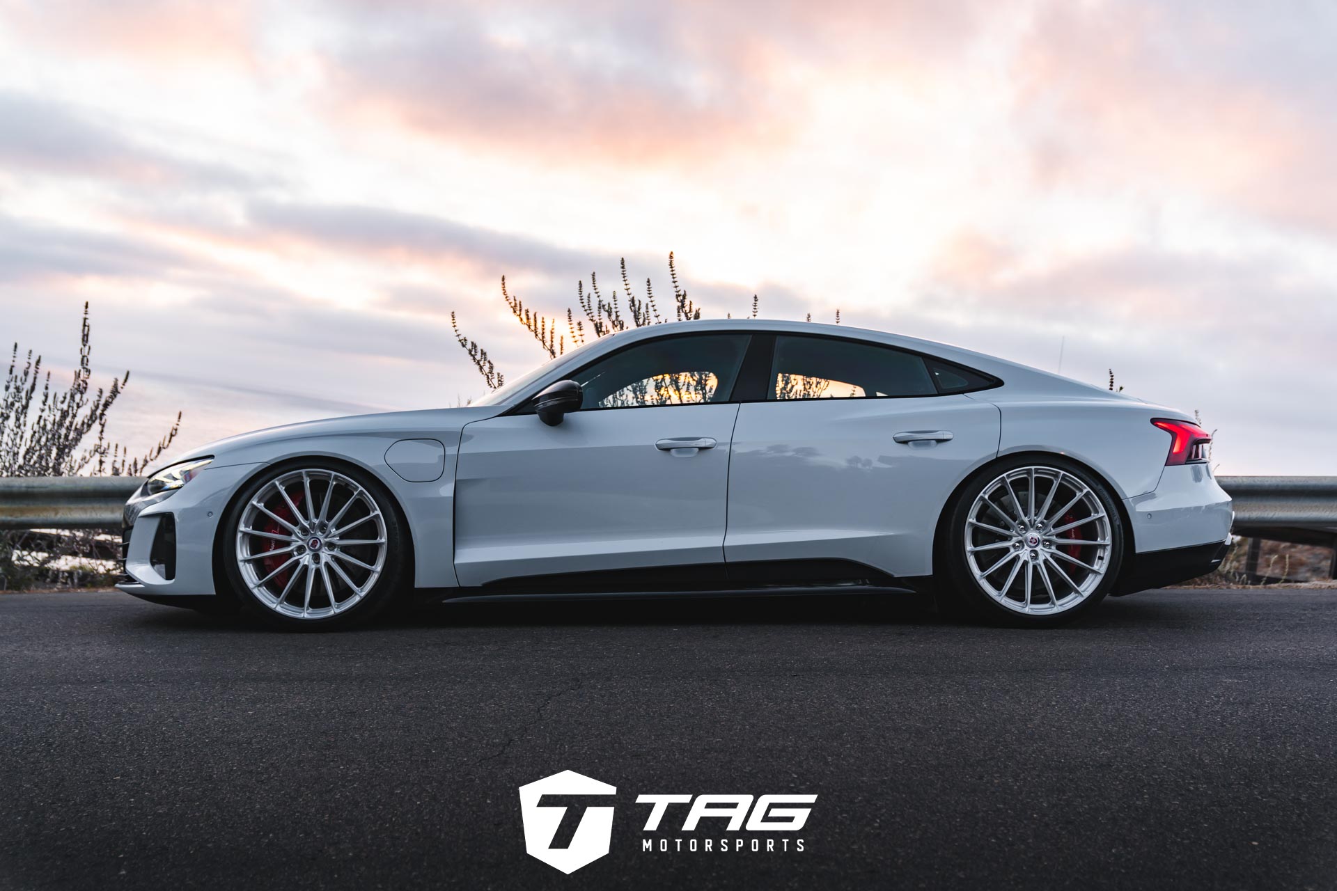 NEW WHEELS!! - TAG MOTORSPORTS RS E-TRON GT ON THE NEW HRE P103SC ...