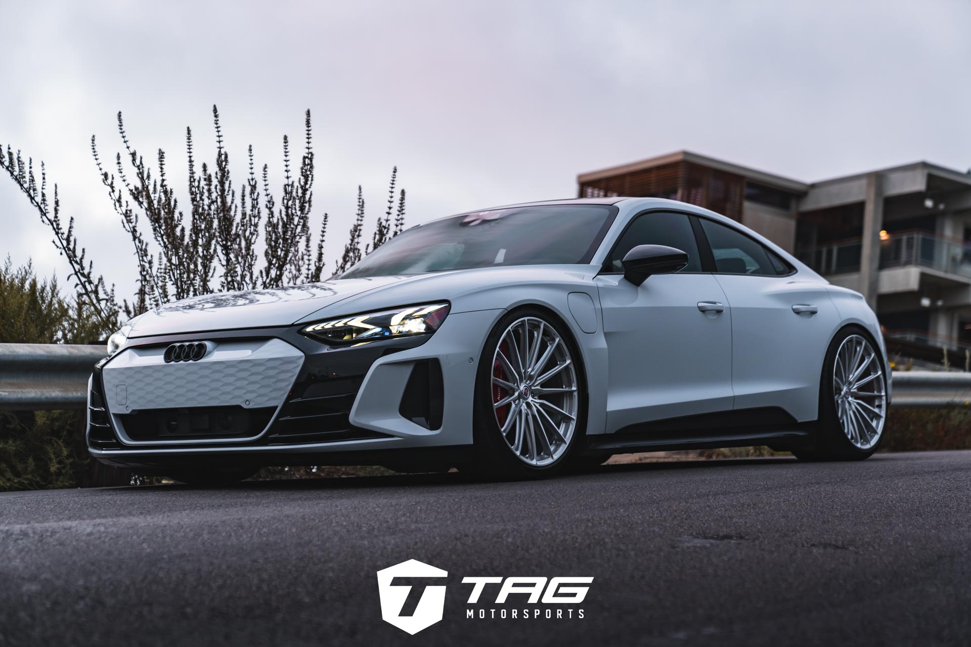 NEW WHEELS!! - TAG MOTORSPORTS RS E-TRON GT ON THE NEW HRE P103SC