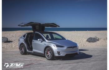 17' Tesla Model X P100D on HRE S209H Wheels