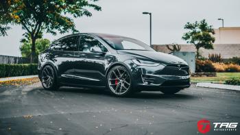 17' Tesla Model X P100D on HRE S209H Wheels
