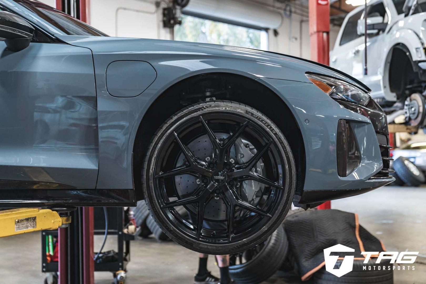 Kemora Gray RS e-tron GT on Vossen HF-5 | TAG Motorsports